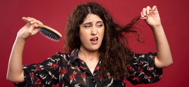 5 Cara Mengatasi Rambut Kusut yang Ampuh dan Efektif! - Natural Farm ...